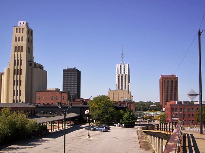 Akron's skyline offers big-city vibes with small-city prices. The view comes with your residency&mdash;no observation deck tickets required.