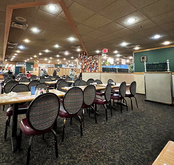 Tables arranged with military precision, ready for the rotating cast of hungry diners who come seeking comfort food without pretension.