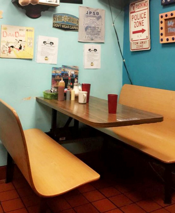 Simple wooden booths and turquoise walls create the perfect backdrop for serious eating. Notice the absence of Edison bulbs and reclaimed wood.