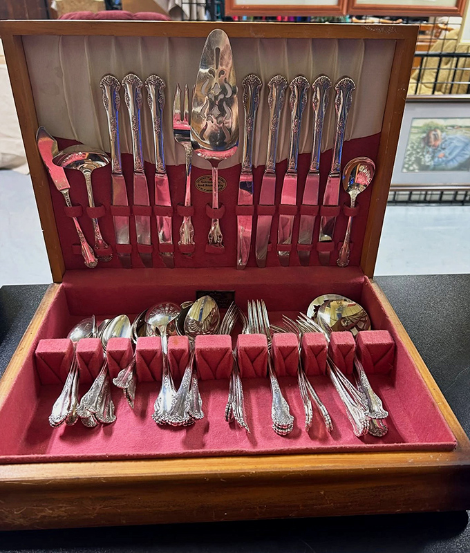 Silverware with the kind of intricate detailing that makes ordinary Tuesday dinners feel like Downtown Abbey. Pinky up, everyone!