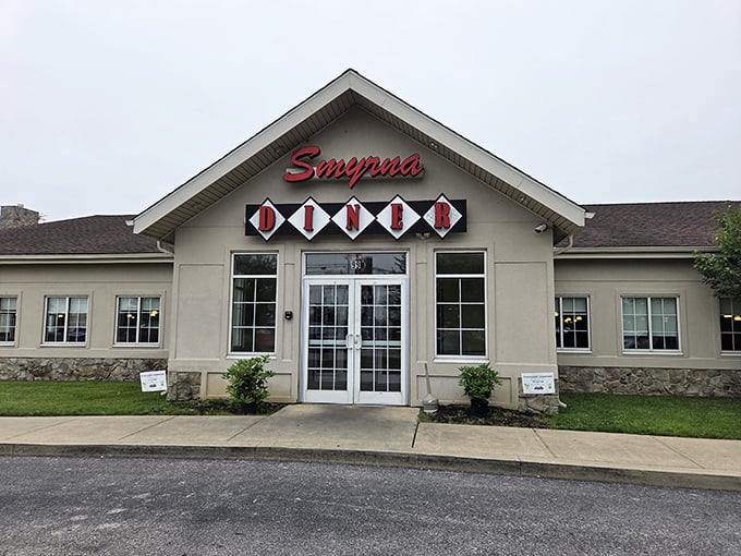 Smyrna Diner's clean lines and modern exterior hide a traditional heart. Like finding an iPhone in grandma's kitchen.