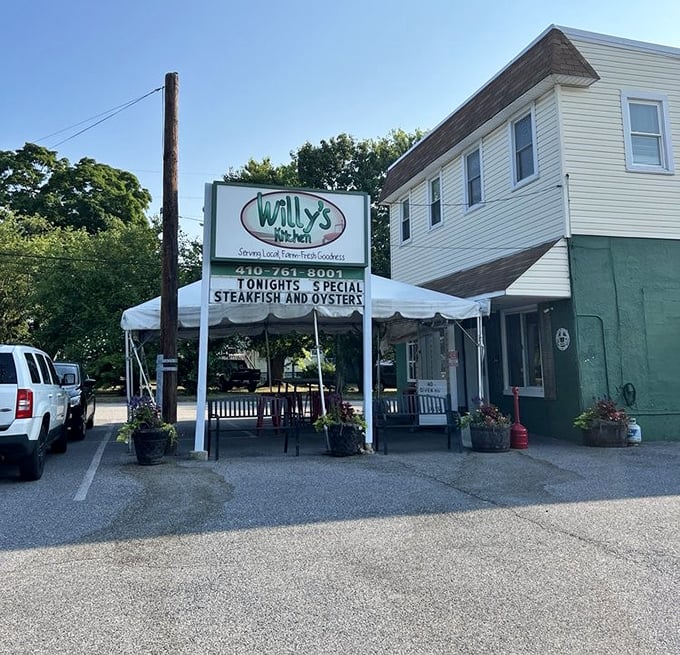 Green and white simplicity speaks volumes - sometimes the best restaurants let their food do the talking.