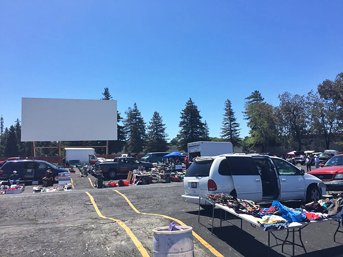 Cinema of savings! The giant screen watches over Solano's sprawling market like a silent guardian of great deals.