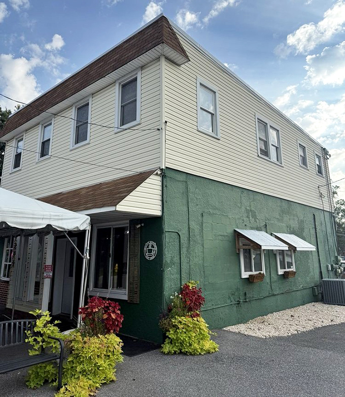 That homey exterior promises the kind of cooking that makes you feel like family from first bite.