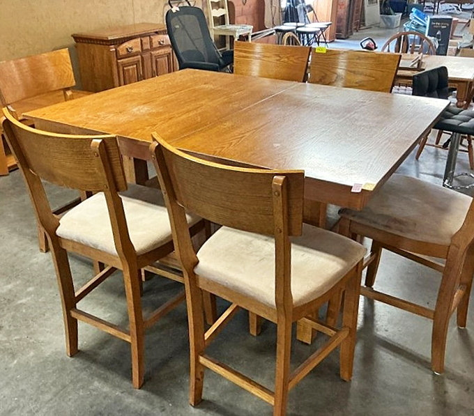 A dining set that's hosted countless family meals awaits its next gathering. The wood grain practically whispers, "Bring on the holiday feasts!"