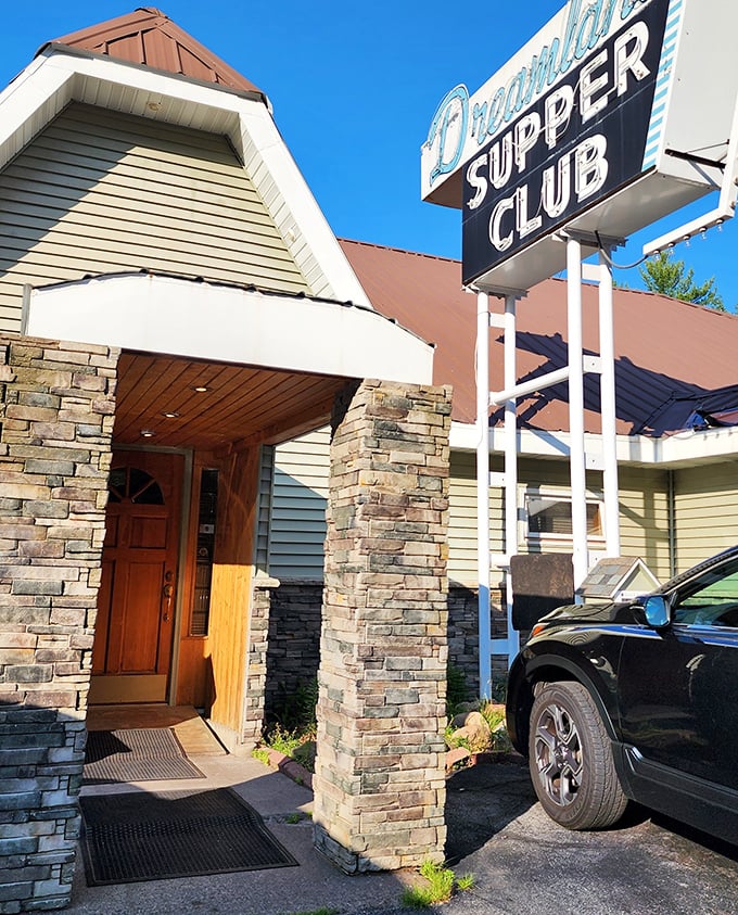 Dreamland's entrance on a picture-perfect day. That blue sky is nature's way of saying "Yes, you absolutely should eat lobster today."