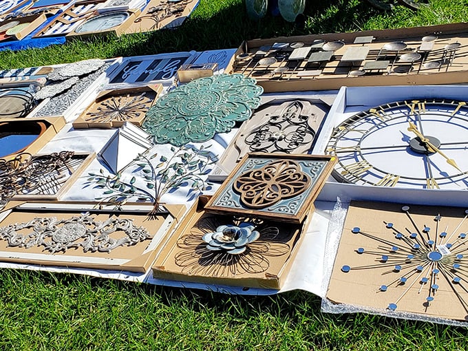 Wall art with mechanical soul&mdash;these metal sculptures and clocks transform blank walls into conversation starters.