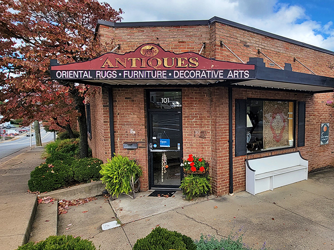 Melrose Antiques beckons with the promise of Oriental rugs and furniture &ndash; where "vintage" means treasured, not just old.