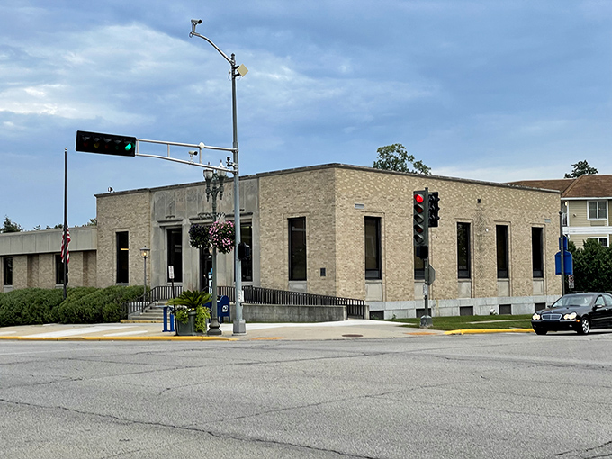 Even government buildings look charming in Lake Geneva. This post office probably delivers mail with a side of "have a wonderful day, neighbor!"