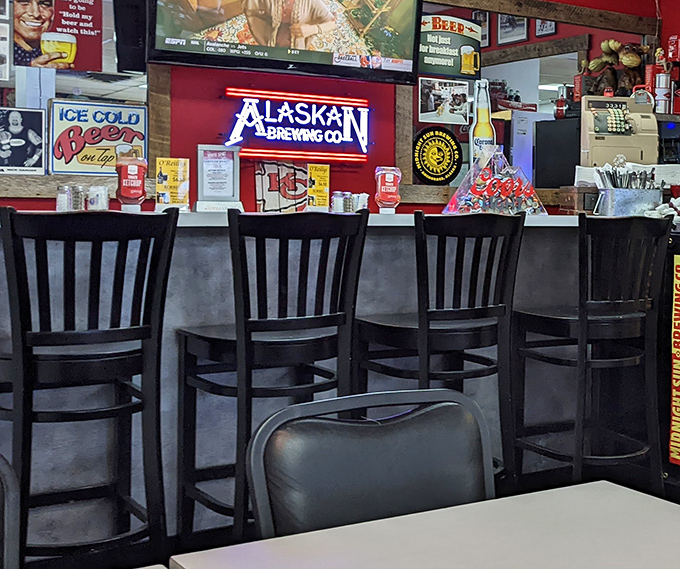 Counter seats: the VIP section of any great diner. Watch the choreography of short-order cooking while nursing that bottomless cup of coffee.