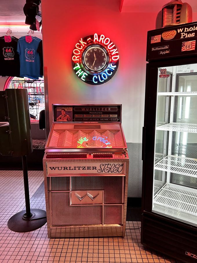 The Wurlitzer jukebox stands ready to provide the soundtrack to your meal&mdash;five dimes for five plays of pure nostalgic bliss.