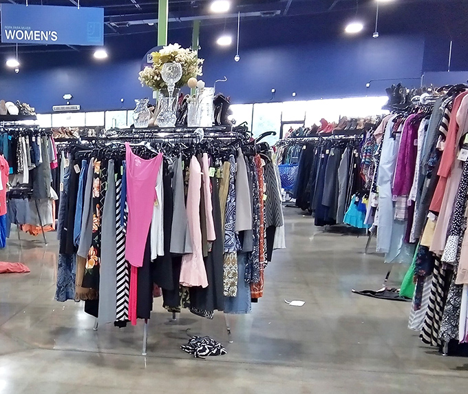 The women's section&mdash;a textile library where every hanger holds a different style story waiting to be continued.