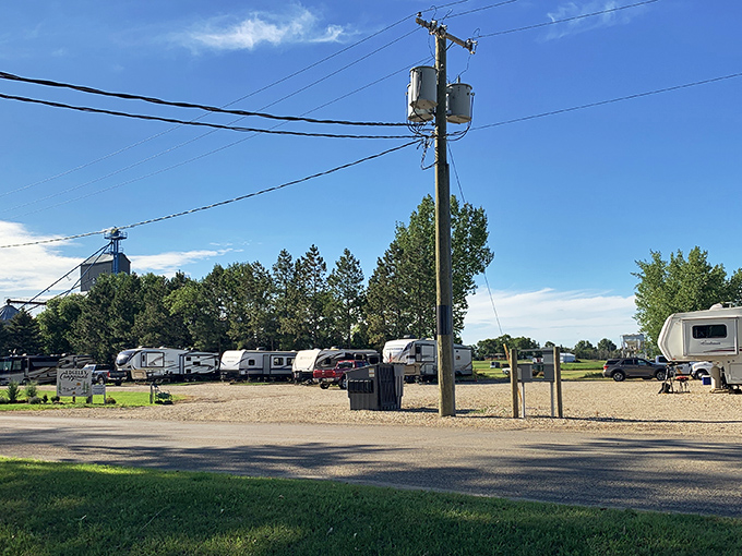 Edgeley Campground welcomes travelers with prairie hospitality. Where RV enthusiasts find community under those famously big North Dakota skies.