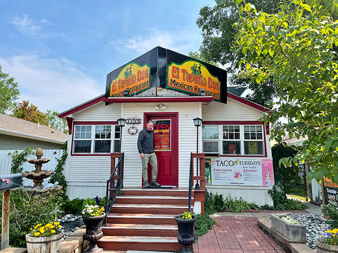 El Tapatio Dos serves up Mexican flavors in a cottage that looks like it could house either your grandmother or the best enchiladas in three counties.