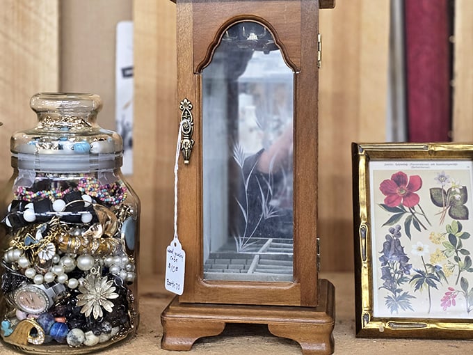 A miniature grandfather clock and jewelry jar—proof that sometimes the smallest treasures hold the biggest charm in the flea market universe.