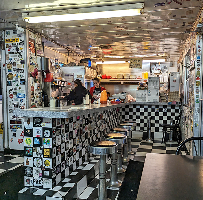Counter seating: where solo diners become part of the Fleetwood family and the barrier between kitchen and customer delightfully disappears.