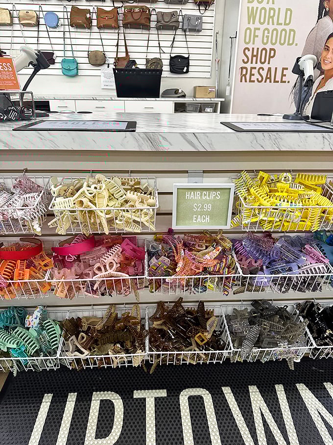 Even the smallest accessories get the spotlight. Hair clips organized by color &ndash; a small detail that makes a big difference.