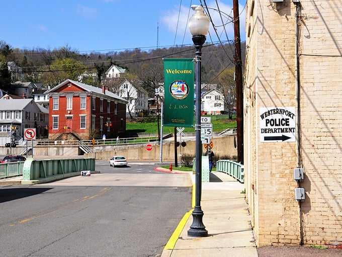 Welcome signs and clear directions &ndash; in Westernport, even the street corners seem eager to help you find your way.