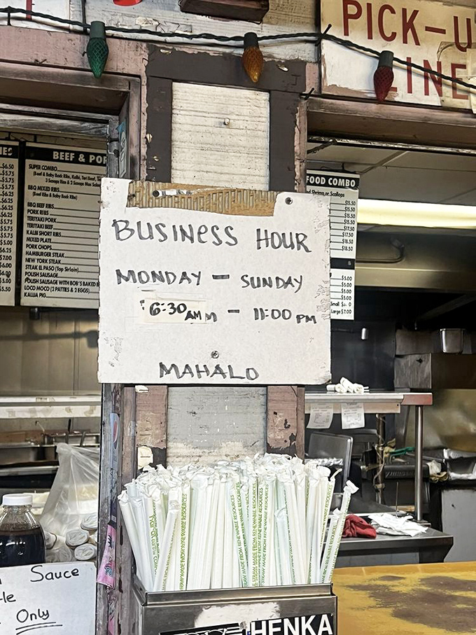 Business hours handwritten on a sign that ends with "Mahalo." Even their closing time feels like a warm hug.