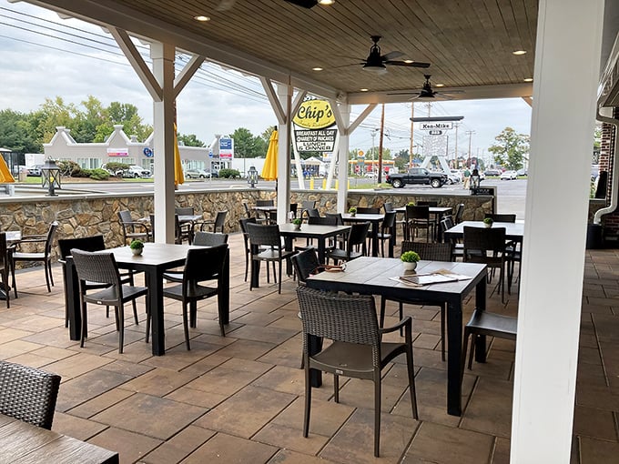 Al fresco dining, Connecticut style. Where the fresh air makes the pancakes taste even better, and nobody judges your second coffee refill.