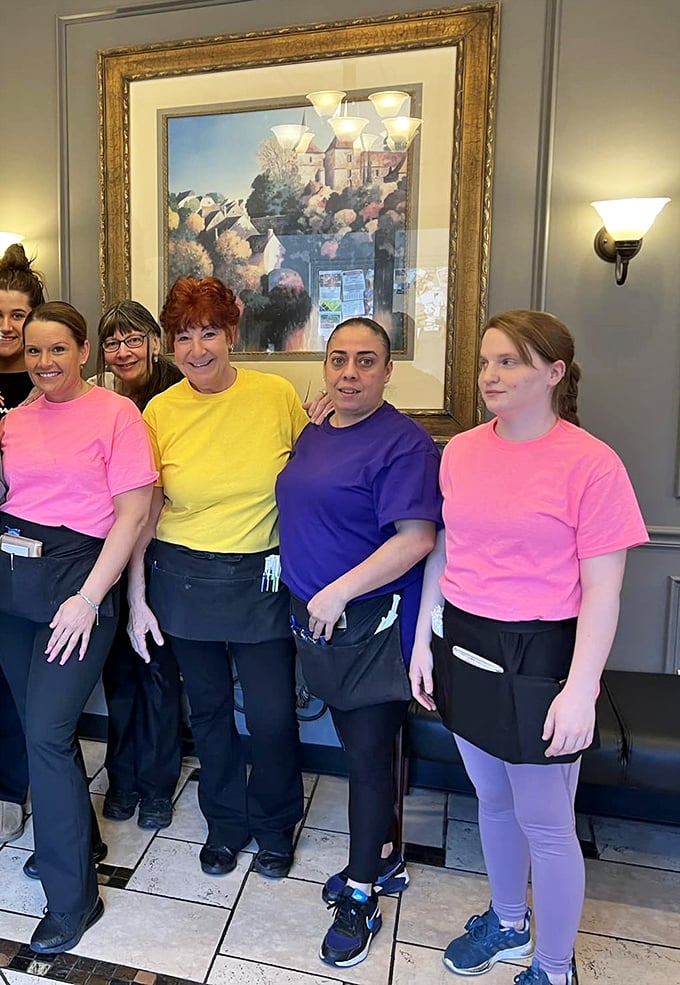 The staff wearing bright shirts as sunny as their attitudes&mdash;these are the people who remember how you like your eggs without asking.