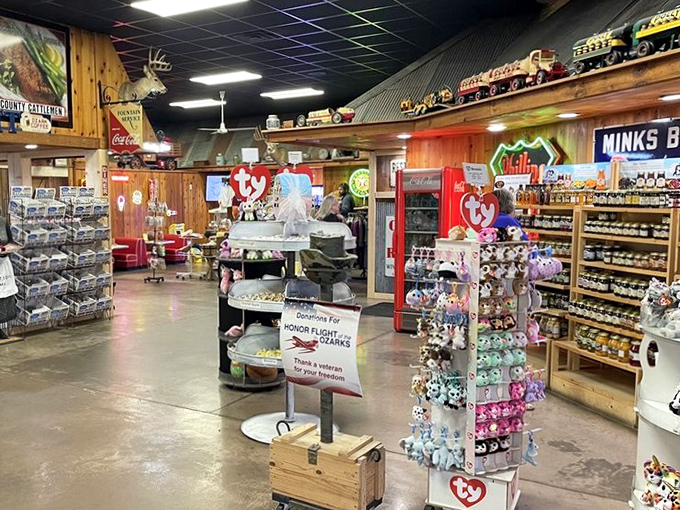 Part country store, part restaurant &ndash; Smith's doesn't just feed your stomach, it sends you home with treasures from its well-stocked gift section.