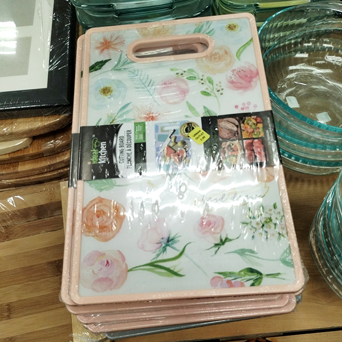 Floral cutting boards that bring a touch of garden party elegance to the mundane task of chopping onions. Meal prep just got a glow-up.