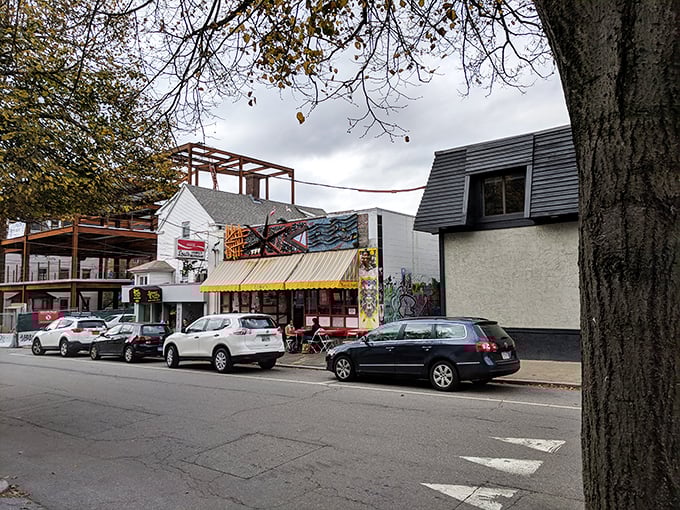 No valet parking or red carpet here—just curbside spots for hungry folks who know where real Rhode Island flavor lives.