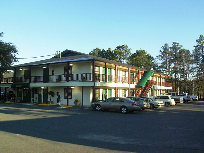 The Country Inn offers affordable lodging with that distinctly Southern hospitality &ndash; no fancy frills, just clean rooms and friendly service.