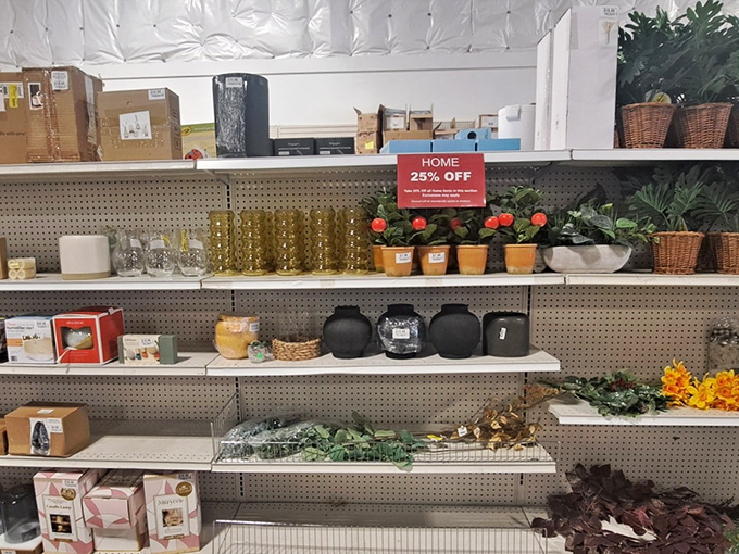 Home d&eacute;cor that transforms houses into homes. These accents whisper "interior designer" while screaming "savvy shopper."