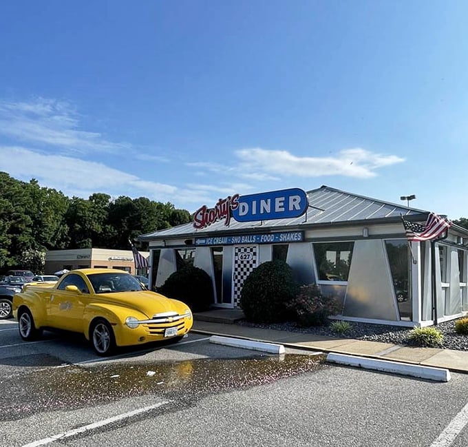 Even the exterior knows what it's about&mdash;classic diner architecture with a splash of yellow that says "happiness served all day."