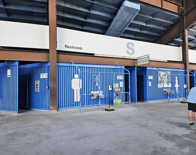Even the restrooms have island style. The blue containers might not be luxurious, but they're certainly memorable pit stops during your treasure hunt.