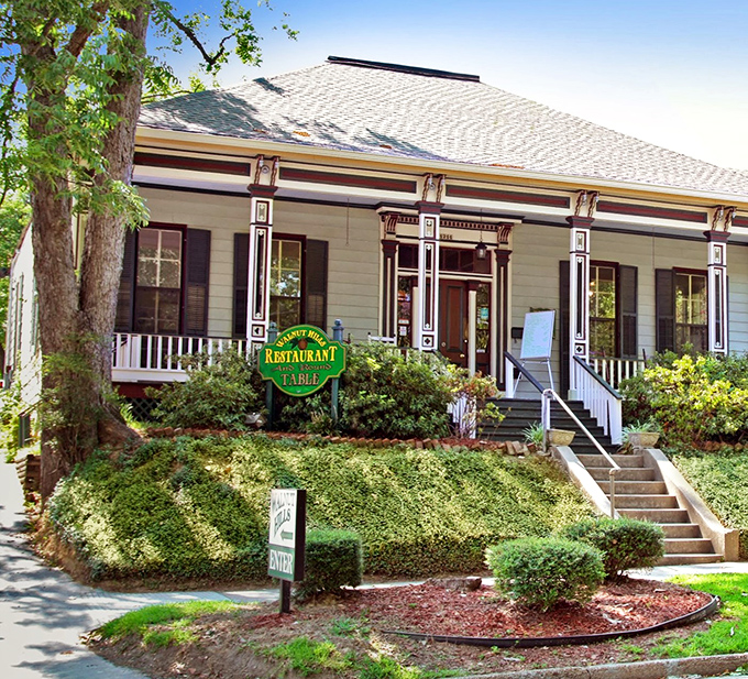 Southern hospitality lives in this charming house where lazy susans spin and comfort food flows freely.