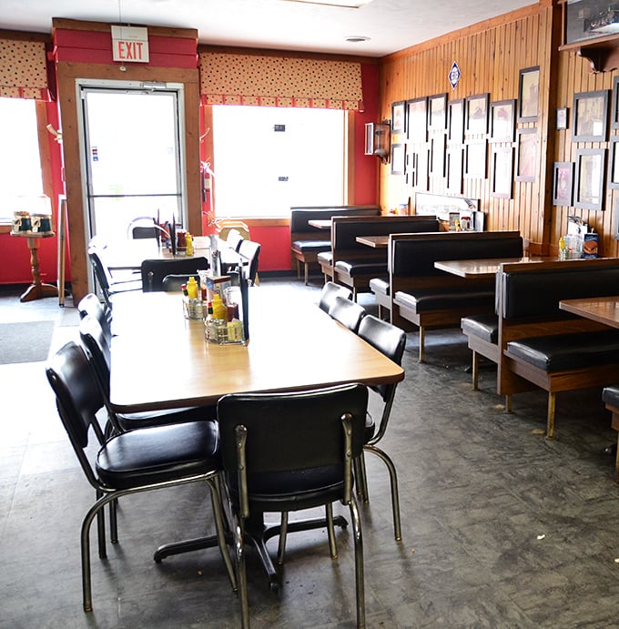 The dining room's simple setup speaks volumes&mdash;this is a place that puts its energy into what's on your plate, not into trendy decor or unnecessary frills.
