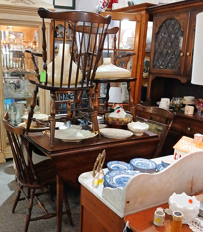Colonial Windsor chairs and blue willow china&mdash;the makings of a Norman Rockwell dinner scene. Just add family and pot roast.