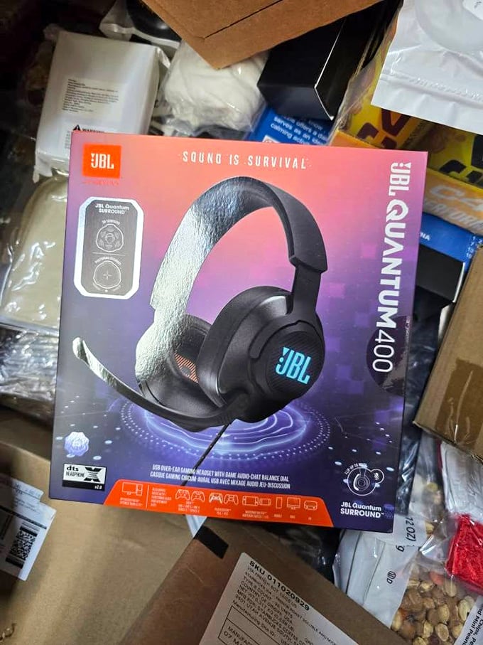 Premium JBL headphones at pauper prices. Someone's commute is about to get significantly more symphonic without the wallet pain.