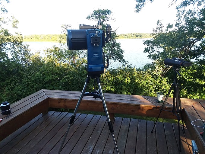 Amateur astronomers and professional daydreamers alike will appreciate this observation deck, perfectly positioned for lake-gazing or star-counting.