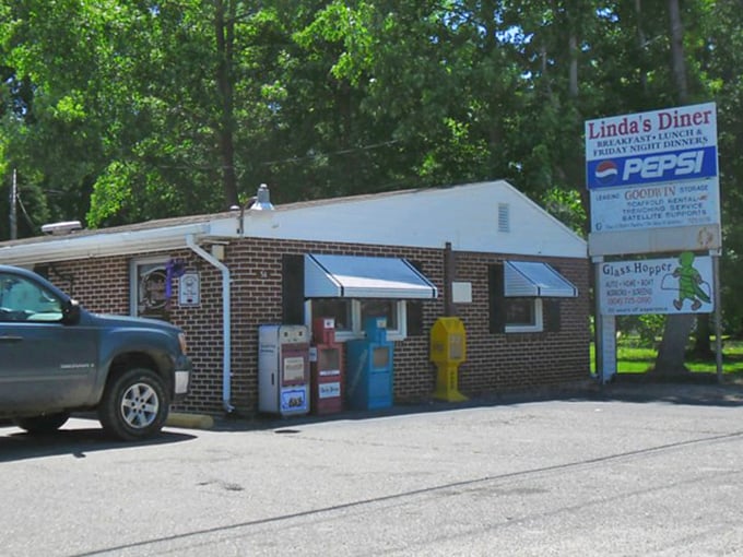 Linda's Diner stands as testament to an enduring truth: the best breakfast joints don't need fancy facades, just perfectly crispy hash browns.