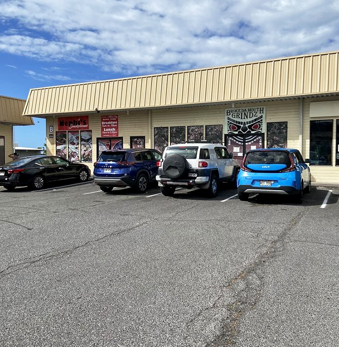 A full parking lot is the universal sign for "you've found the good stuff." Local license plates confirm this isn't just a tourist trap.