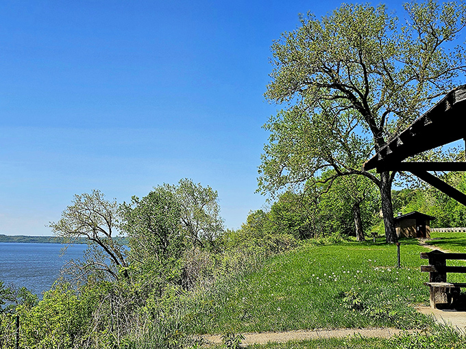 Riverside bliss where the Mississippi curves gracefully below. Nature's perfect viewpoint for contemplating life's bigger questions.