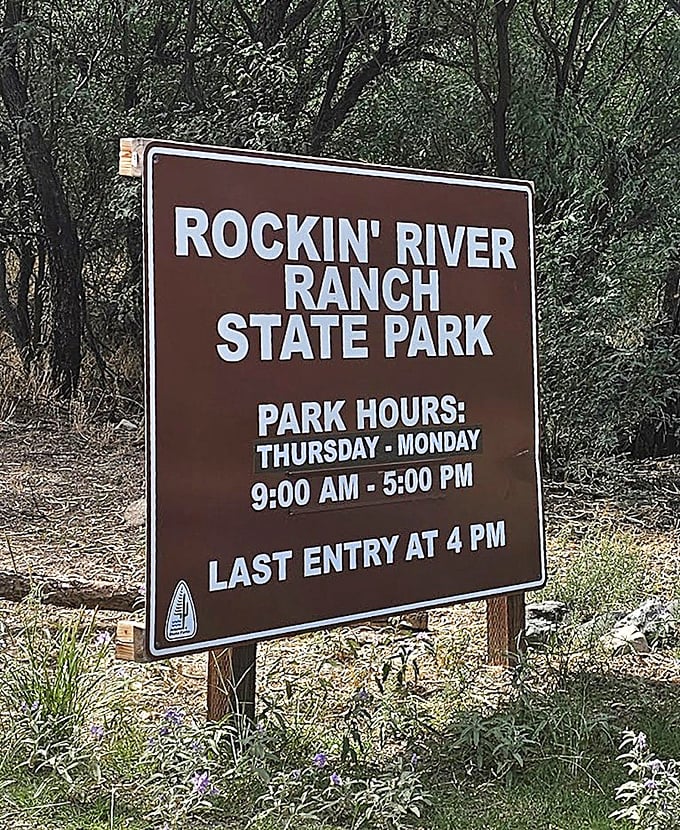 The sign says it all&mdash;this slice of paradise keeps banker's hours, giving even the wilderness weekends off.