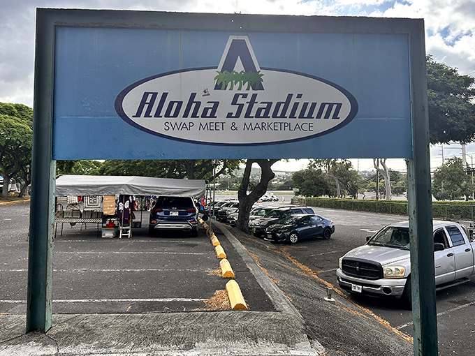The sign that marks the entrance to bargain paradise. Like the pearly gates, but instead of angels, you'll find vendors with the best deals in Hawaii.