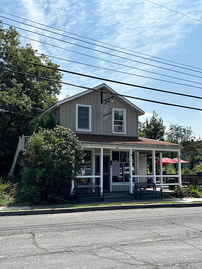The unassuming exterior hides breakfast greatness within, like finding out your quiet neighbor is secretly a rock star.