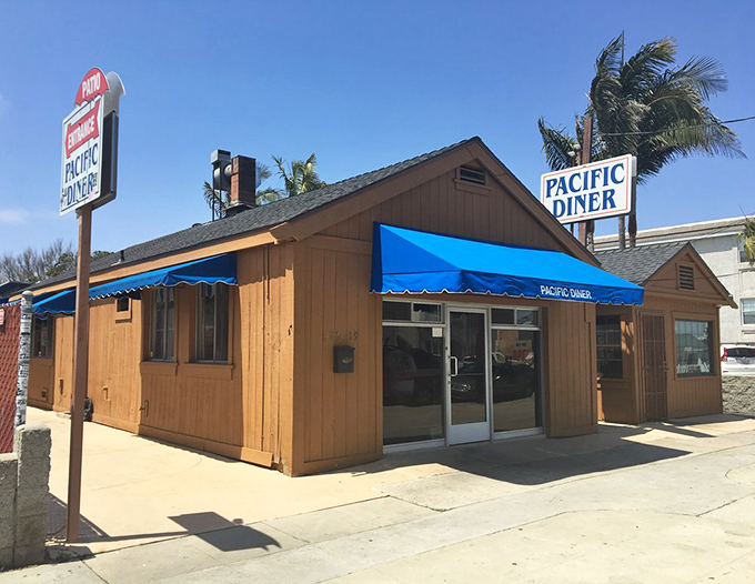 Morning sunshine hitting that wooden exterior just right—like nature's spotlight on one of San Pedro's most cherished breakfast institutions.