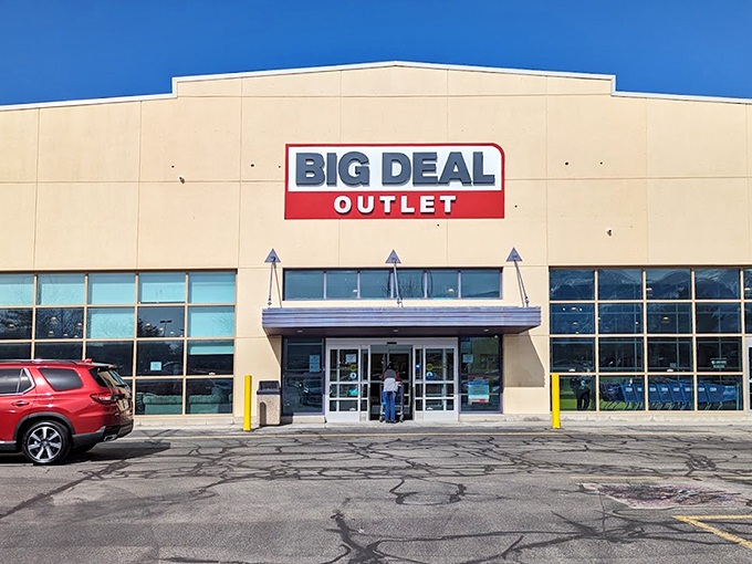 Another view of the exterior, where the bright blue Utah sky seems to announce: "Yes, the deals inside are as clear and straightforward as I am."