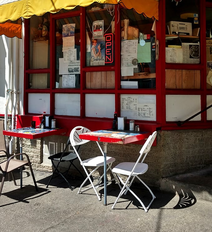 Sidewalk seating for the brave souls who can't wait to dig in or those who enjoy their eggs with a side of people-watching.