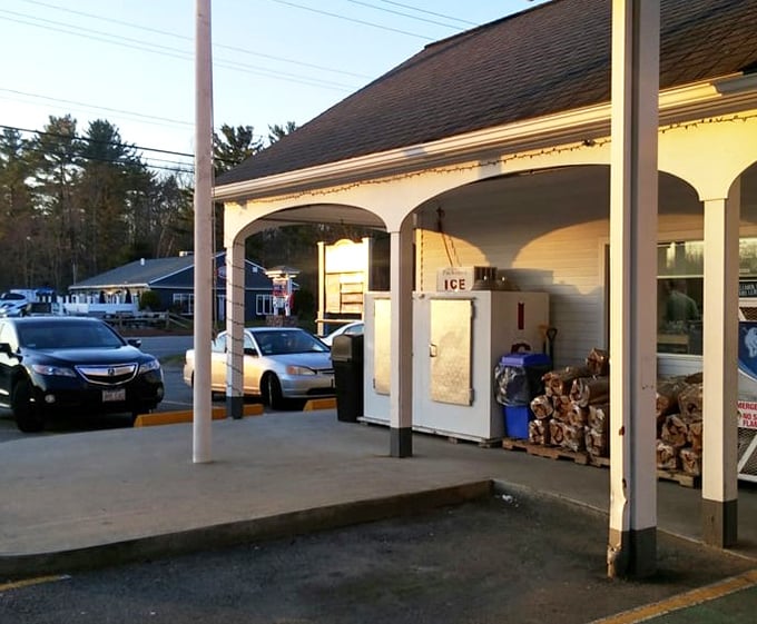 As evening approaches, Anthony's transforms from daytime pit stop to dinner destination, proving good food knows no time constraints.