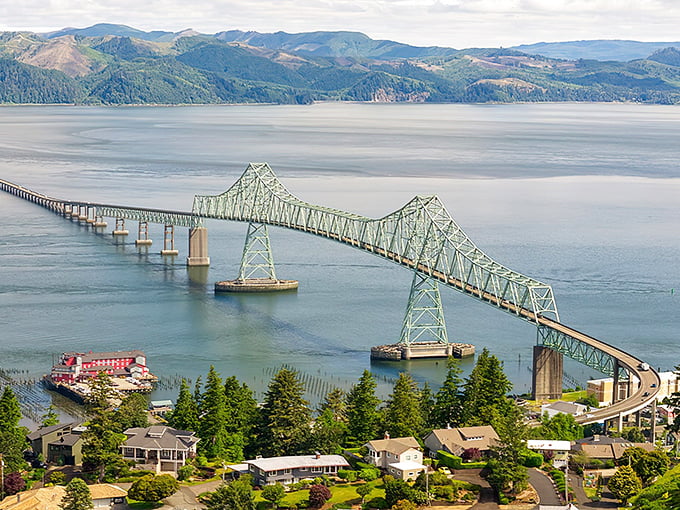 The majestic Astoria-Megathere Bridge stretches across the Columbia like a giant green Erector Set for grown-ups.