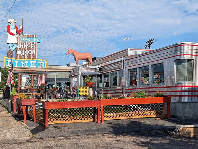 That horse on the roof isn't just for show—it's guiding hungry travelers to breakfast paradise in this gleaming retro diner.