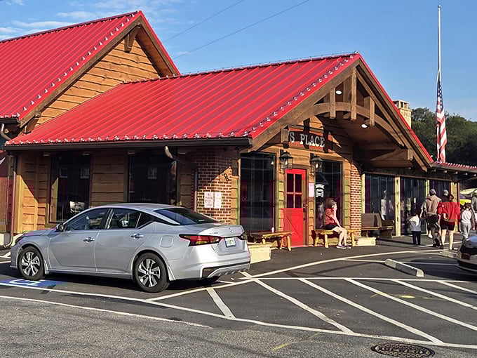 Doug's Place looks like the kind of cabin where every meal feels like a family reunion.